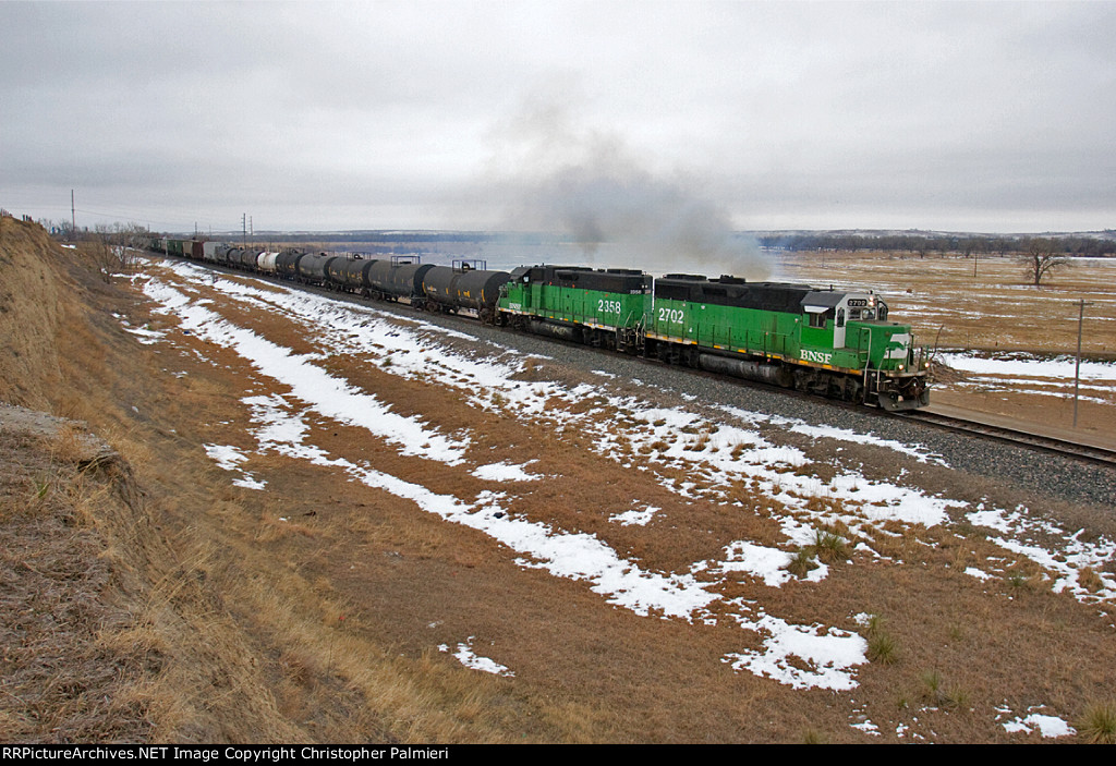 BNSF 2702 and BNSF 2358 lead L-COL6131-19I